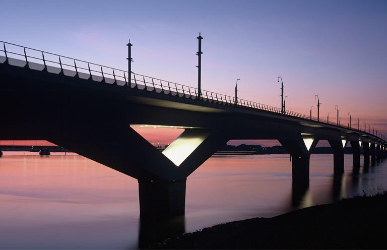 Use of High Strength Steel Grades for Economical Bridge Design