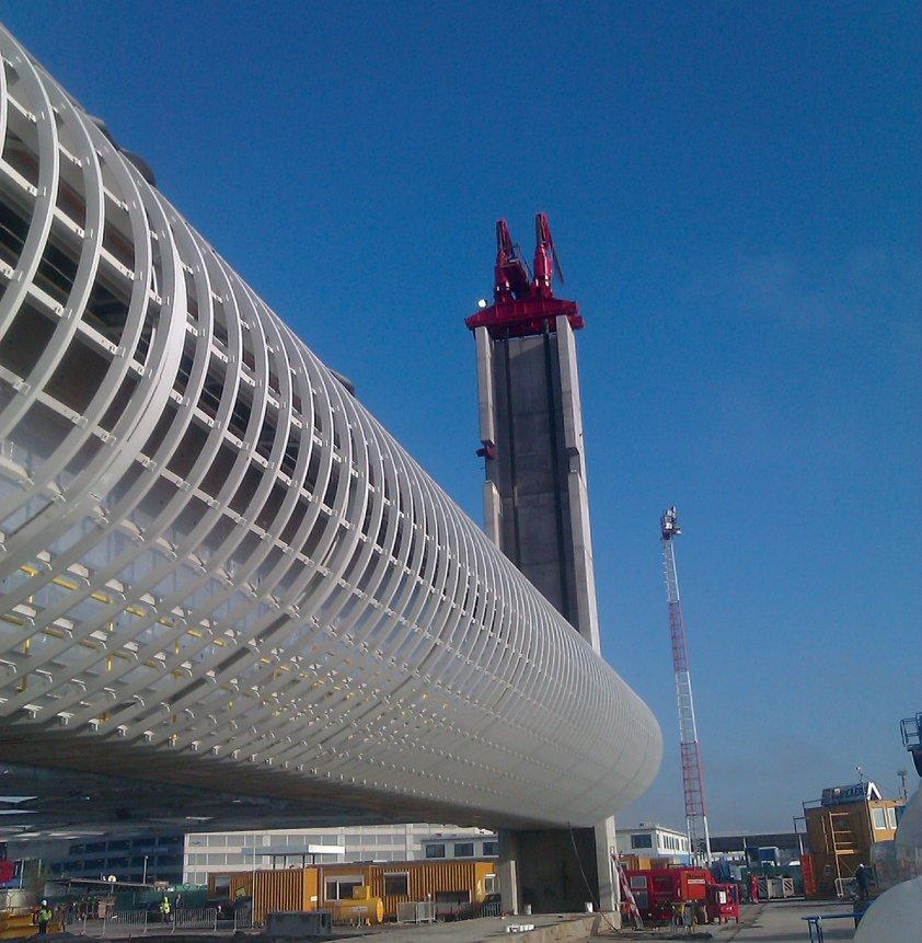 Hangar à avions avec bureaux - TUI Travel - SCIA